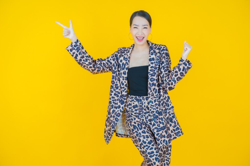 Le pantalon fluide léopard : tendance mode du printemps 2024